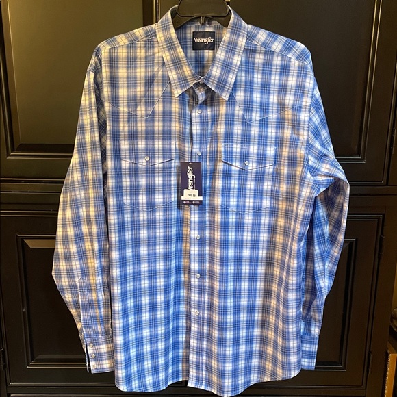 Wrangler | Shirts | Nwt Wrangler Mens Blue And White Checkered Shirt ...